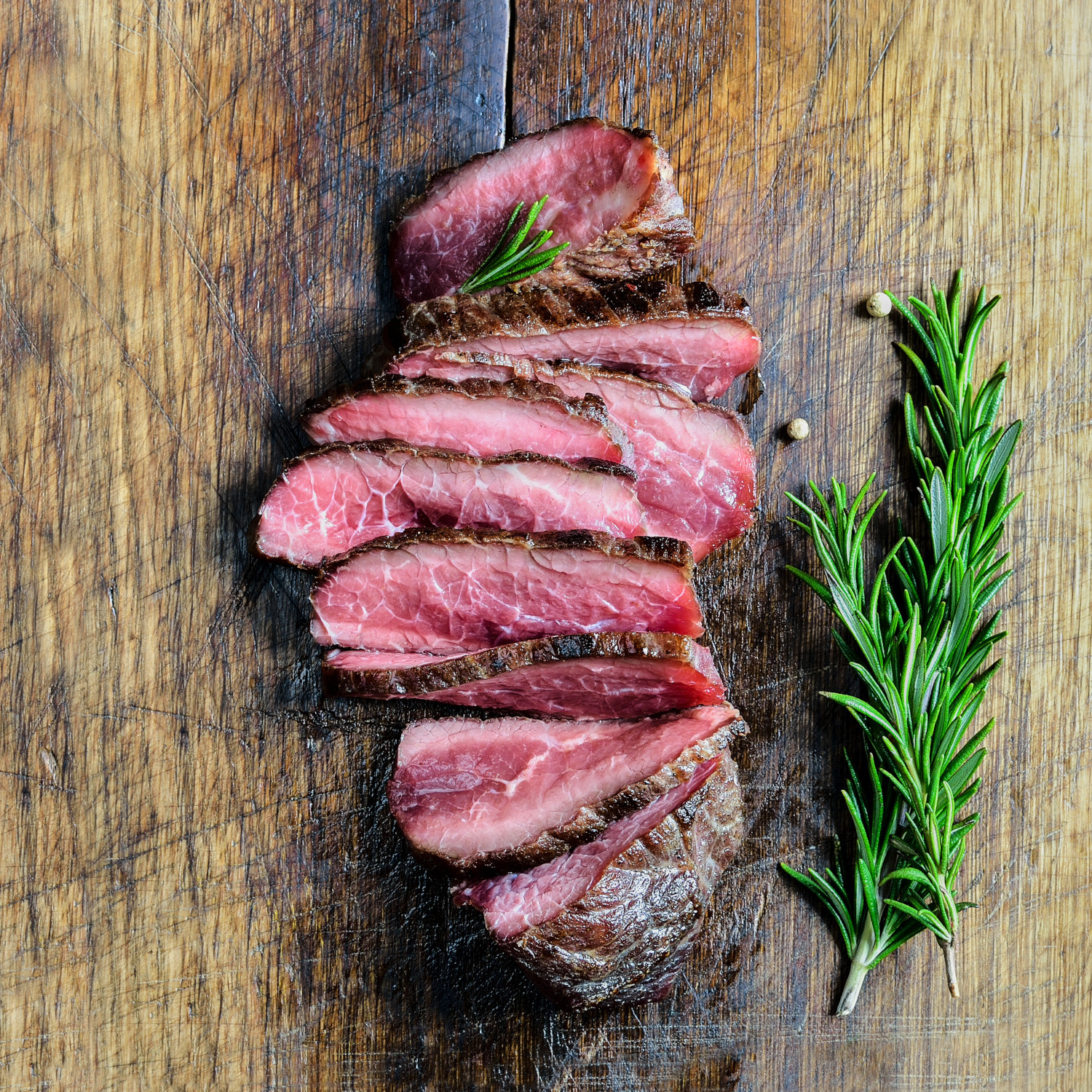 Steaks de bavette de bœuf, sauce au poivre vert | Antoine.ca