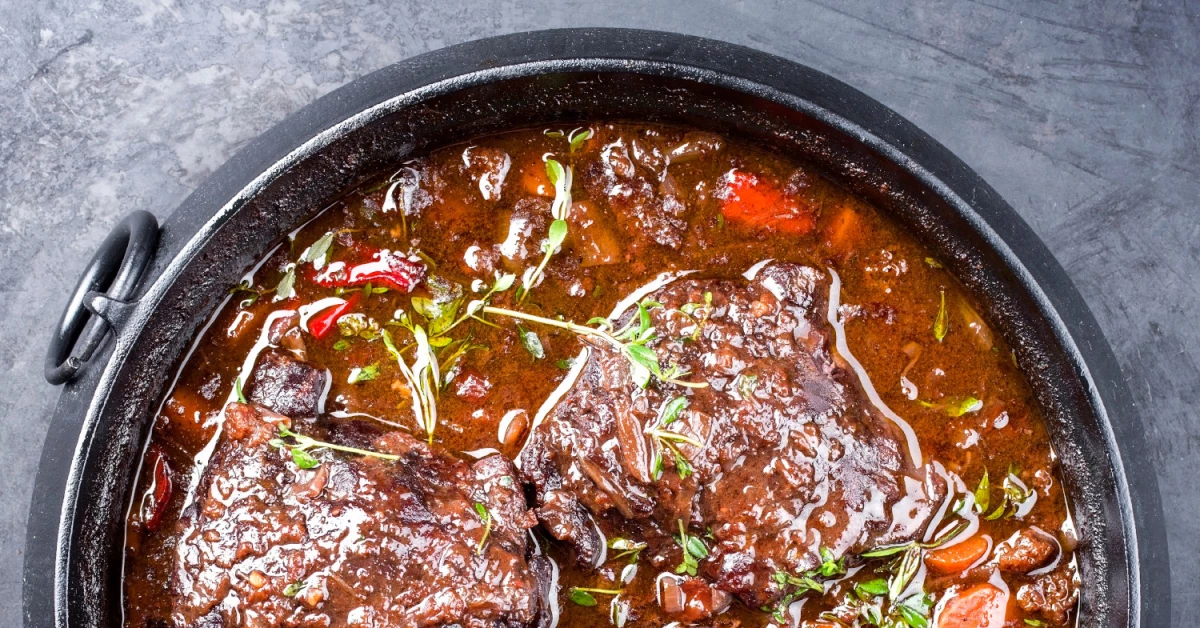 Braisé de joues de veau au vin rouge, dauphinois et poêlée de légumes ...