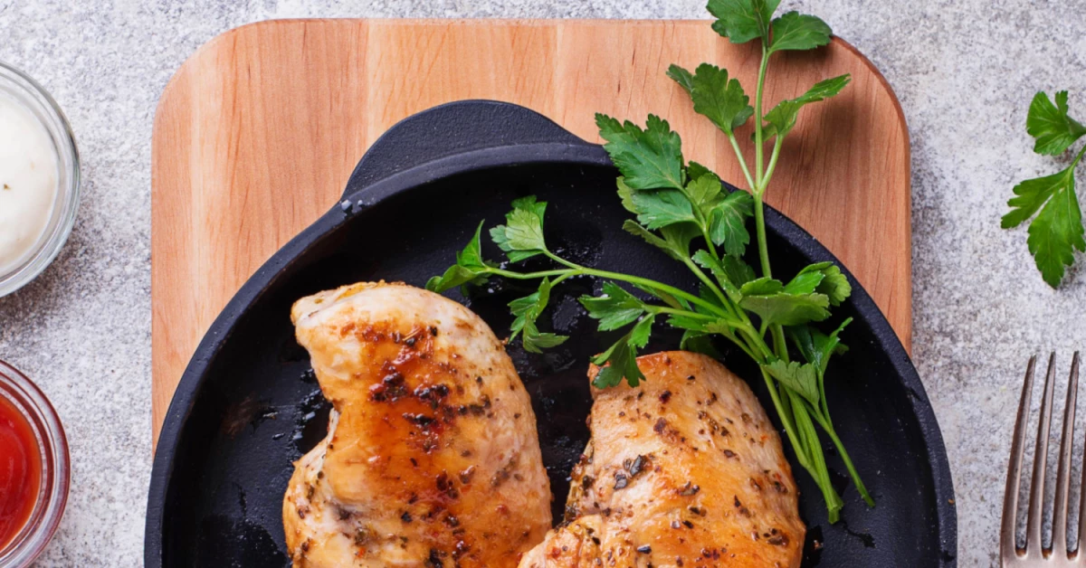 Poitrines de poulet, sauce aux chanterelles | Antoine.ca