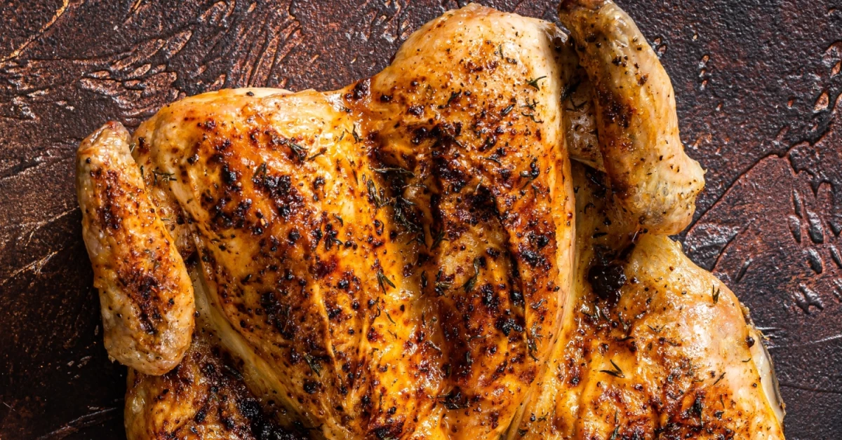 Poulet crapaudine à la jerk, riz collé et crème aux oignons verts ...