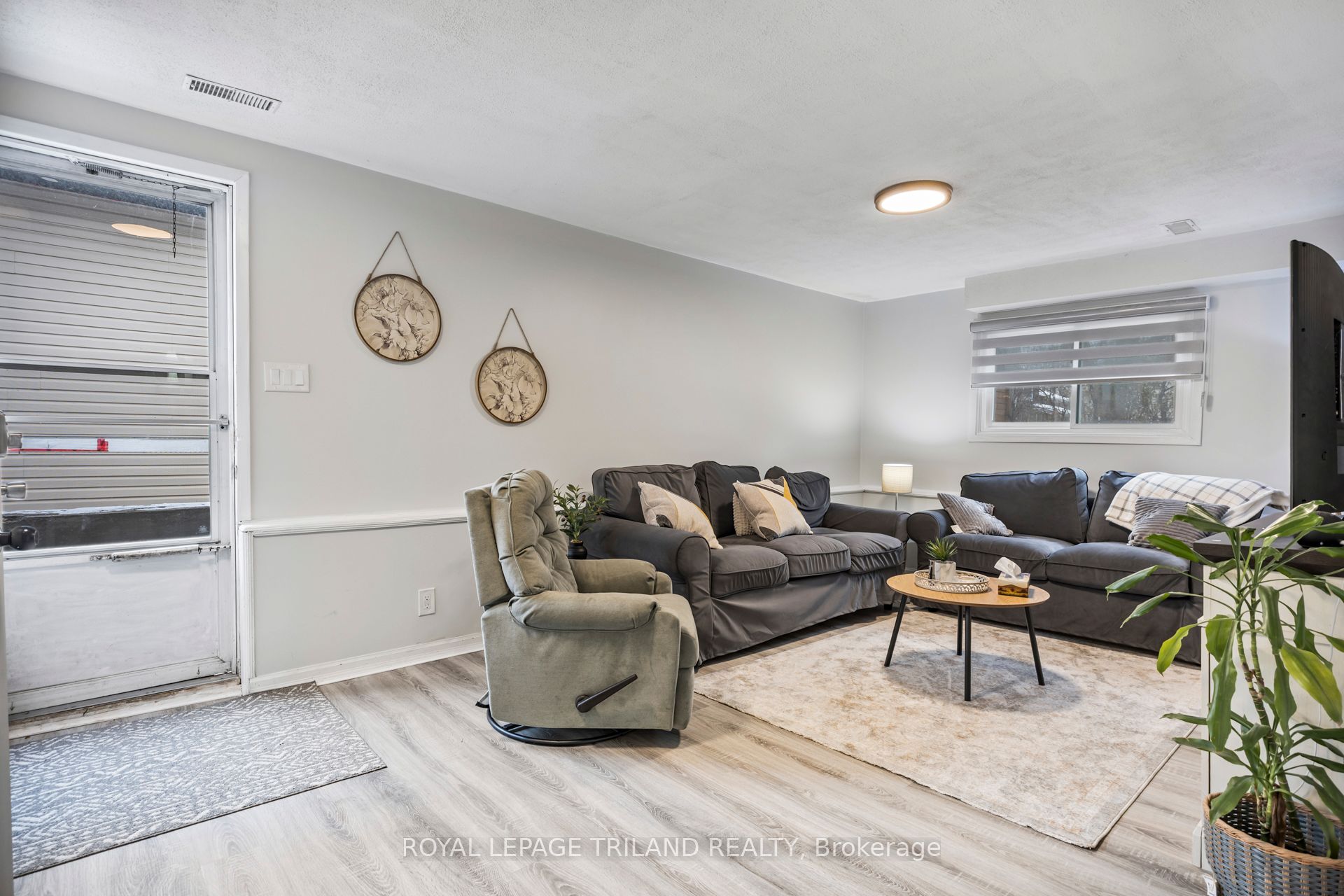 43 Beechmount Cres, London South, ON - Backsplit 4-Level for Sale ...