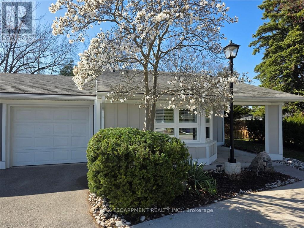 16 Sister Varga Terrace, Hamilton (Kennedy), ON - Condo Townhouse ...