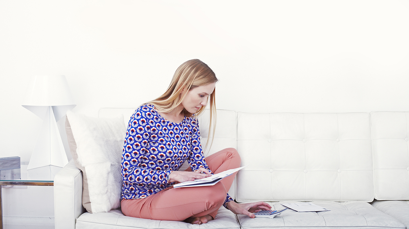 How to stop living paycheck to paycheck - Espresso Mag