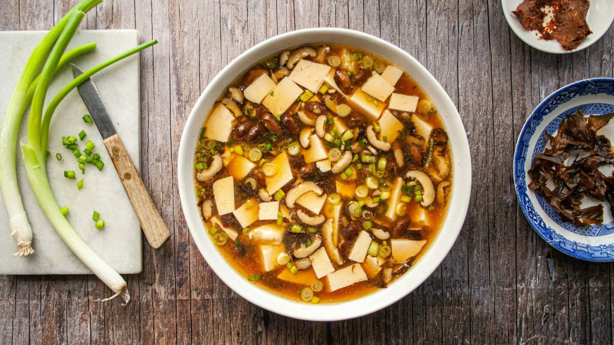 Soupe miso bio au bouillon d’os, champignons shiitakes et… | QuébecBio
